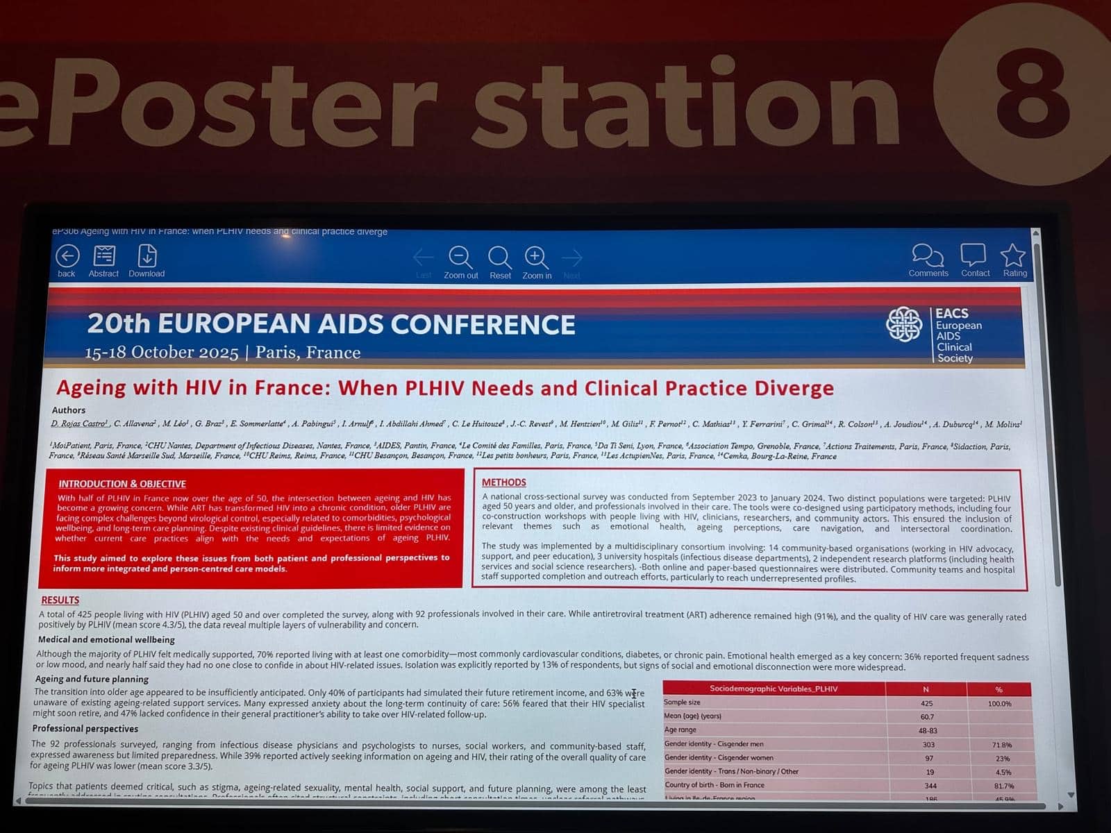 Présentation du poster en partenariat avec MOI PATIENT "Vieillir avec ...